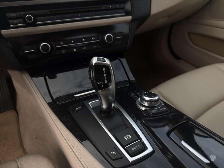 Grey BMW 530 2011 in Klaipeda, with an engine capacity of 3.00 L and mileage of 271 thousand km for 8999 €, photo 16 on AUTOMOTO.COM.LV
