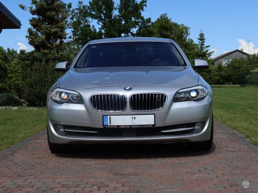 Grey BMW 530 2011 in Vilnius, with an engine capacity of 2.99 L and mileage of 320 thousand km for 10000 €, photo 3 on AUTOMOTO.COM.LV