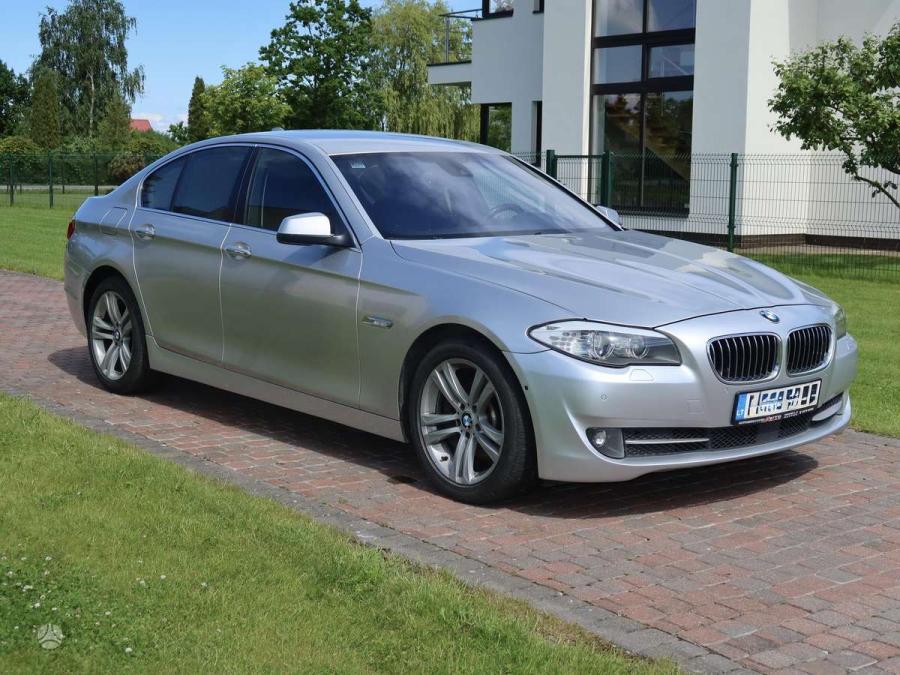 Grey BMW 530 2011 in Vilnius, with an engine capacity of 2.99 L and mileage of 320 thousand km for 10000 €, photo 4 on AUTOMOTO.COM.LV