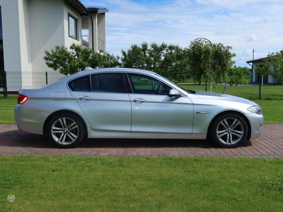Grey BMW 530 2011 in Vilnius, with an engine capacity of 2.99 L and mileage of 320 thousand km for 10000 €, photo 5 on AUTOMOTO.COM.LV