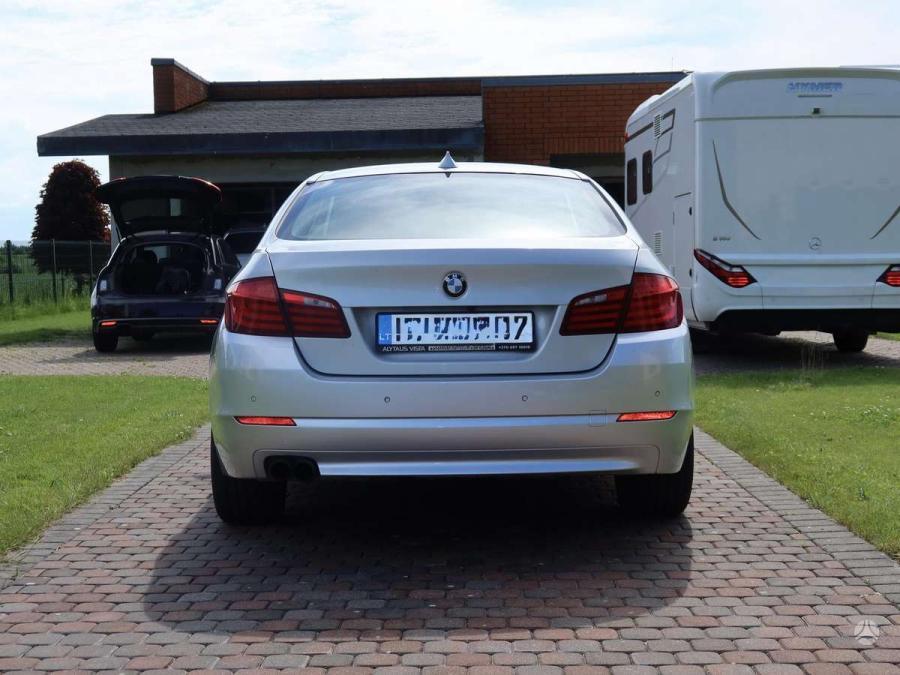 Grey BMW 530 2011 in Vilnius, with an engine capacity of 2.99 L and mileage of 320 thousand km for 10000 €, photo 7 on AUTOMOTO.COM.LV