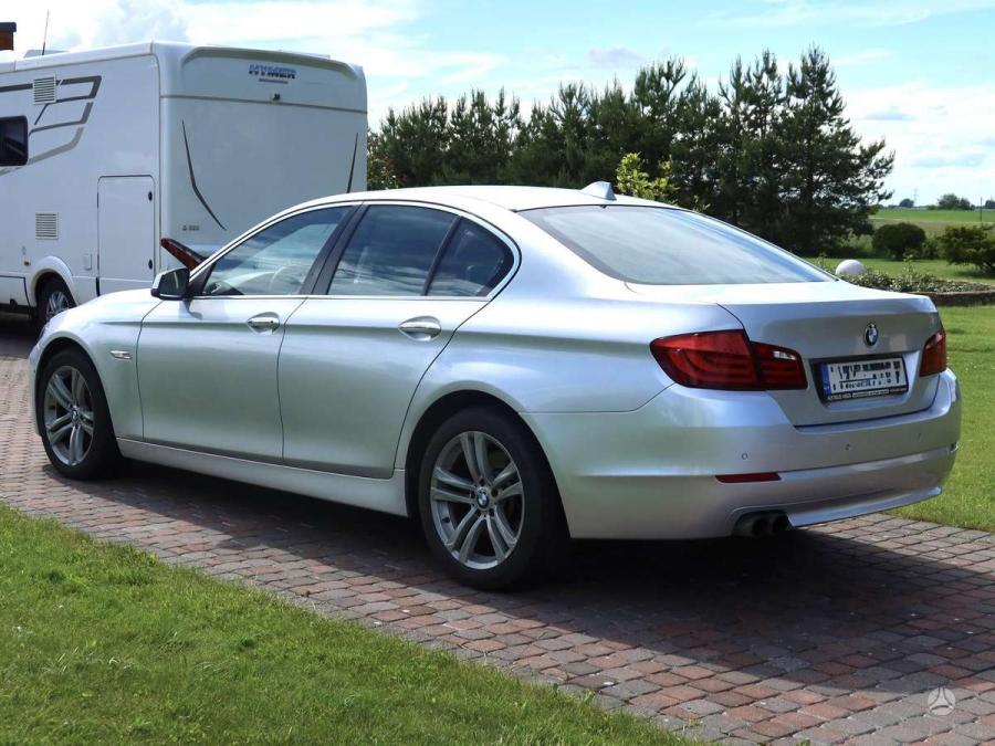 Grey BMW 530 2011 in Vilnius, with an engine capacity of 2.99 L and mileage of 320 thousand km for 10000 €, photo 8 on AUTOMOTO.COM.LV