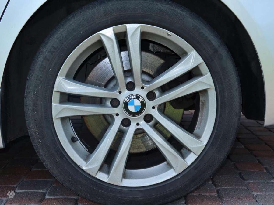 Grey BMW 530 2011 in Vilnius, with an engine capacity of 2.99 L and mileage of 320 thousand km for 10000 €, photo 11 on AUTOMOTO.COM.LV