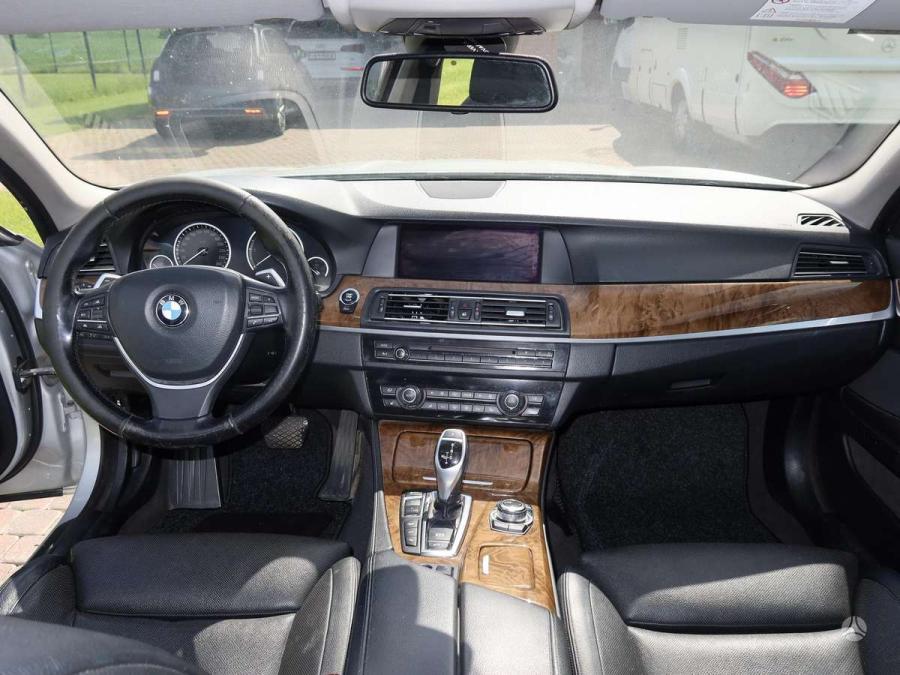 Grey BMW 530 2011 in Vilnius, with an engine capacity of 2.99 L and mileage of 320 thousand km for 10000 €, photo 13 on AUTOMOTO.COM.LV