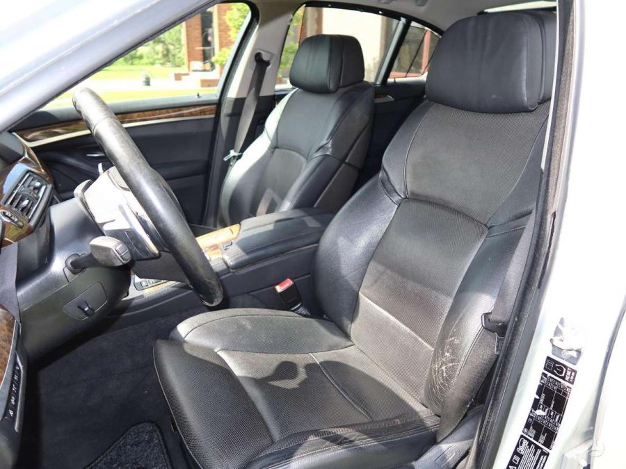 Grey BMW 530 2011 in Vilnius, with an engine capacity of 2.99 L and mileage of 320 thousand km for 10000 €, photo 14 on AUTOMOTO.COM.LV