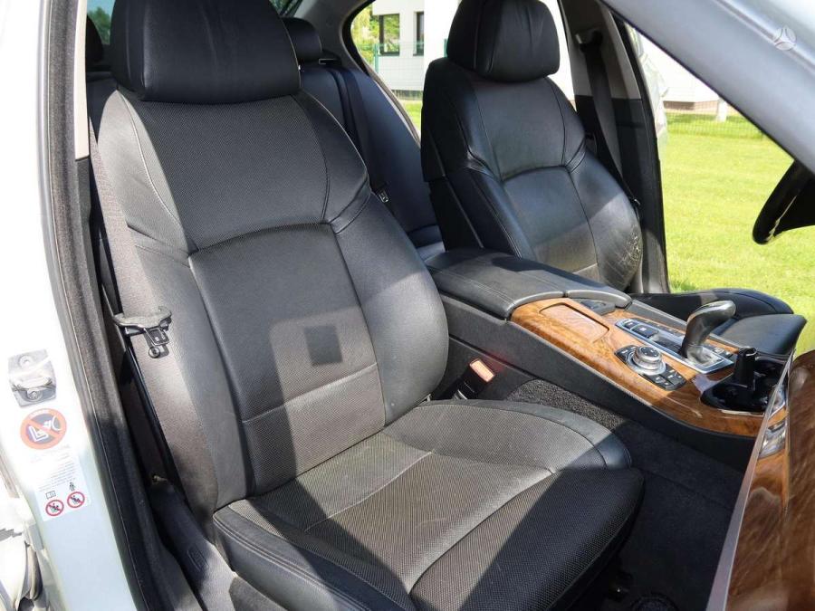 Grey BMW 530 2011 in Vilnius, with an engine capacity of 2.99 L and mileage of 320 thousand km for 10000 €, photo 15 on AUTOMOTO.COM.LV