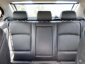 Grey BMW 530 2011 in Vilnius, with an engine capacity of 2.99 L and mileage of 320 thousand km for 10000 €, photo 16 on AUTOMOTO.COM.LV