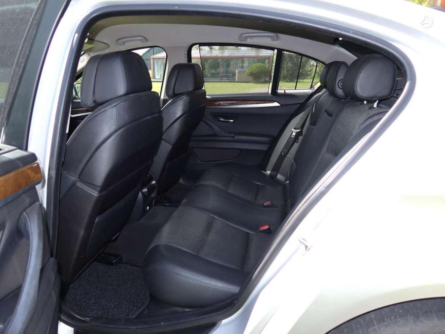 Grey BMW 530 2011 in Vilnius, with an engine capacity of 2.99 L and mileage of 320 thousand km for 10000 €, photo 17 on AUTOMOTO.COM.LV