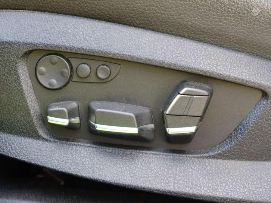 Grey BMW 530 2011 in Vilnius, with an engine capacity of 2.99 L and mileage of 320 thousand km for 10000 €, photo 18 on AUTOMOTO.COM.LV