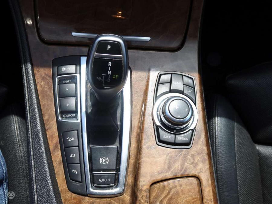 Grey BMW 530 2011 in Vilnius, with an engine capacity of 2.99 L and mileage of 320 thousand km for 10000 €, photo 24 on AUTOMOTO.COM.LV
