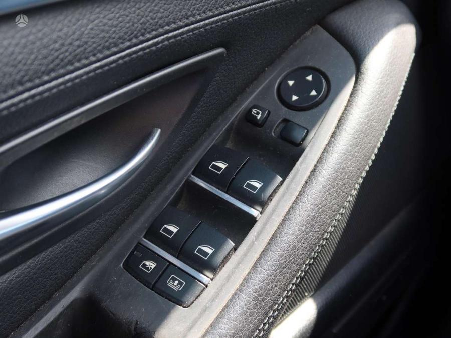 Grey BMW 530 2011 in Vilnius, with an engine capacity of 2.99 L and mileage of 320 thousand km for 10000 €, photo 29 on AUTOMOTO.COM.LV