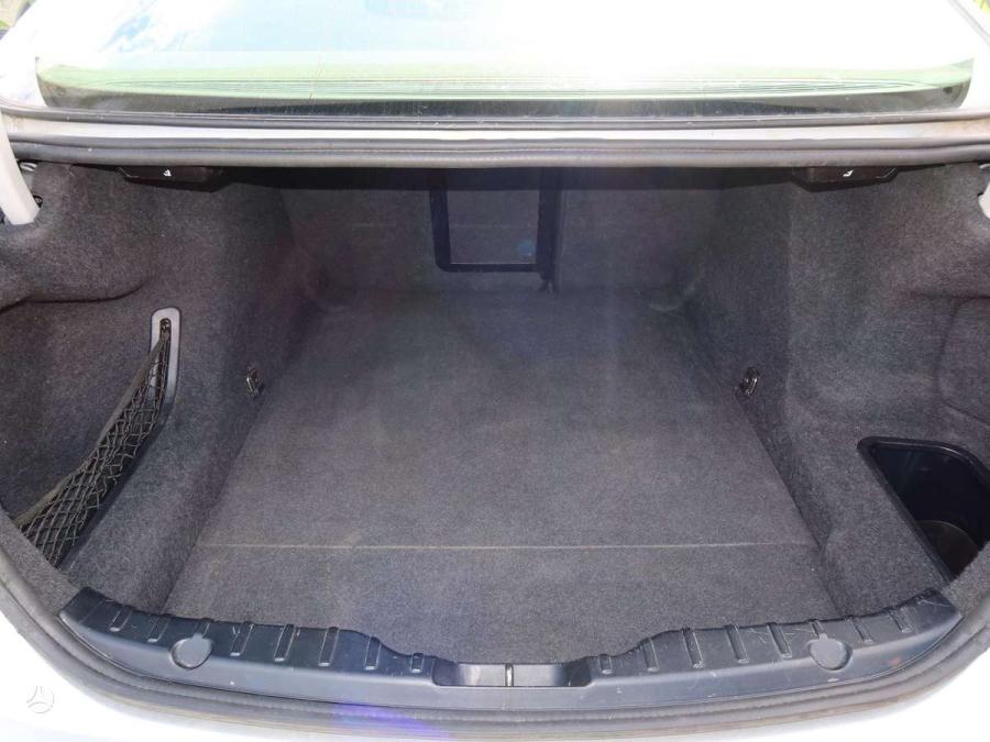 Grey BMW 530 2011 in Vilnius, with an engine capacity of 2.99 L and mileage of 320 thousand km for 10000 €, photo 34 on AUTOMOTO.COM.LV