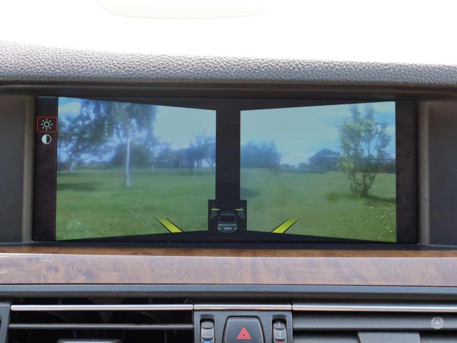 Grey BMW 530 2011 in Vilnius, with an engine capacity of 2.99 L and mileage of 320 thousand km for 10000 €, photo 38 on AUTOMOTO.COM.LV