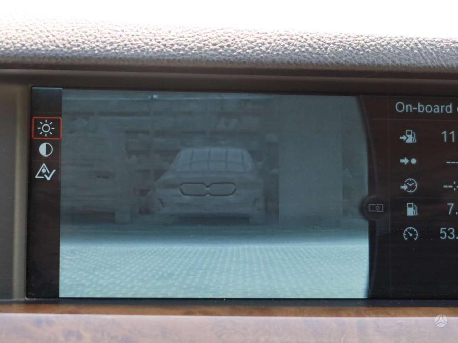 Grey BMW 530 2011 in Vilnius, with an engine capacity of 2.99 L and mileage of 320 thousand km for 10000 €, photo 39 on AUTOMOTO.COM.LV