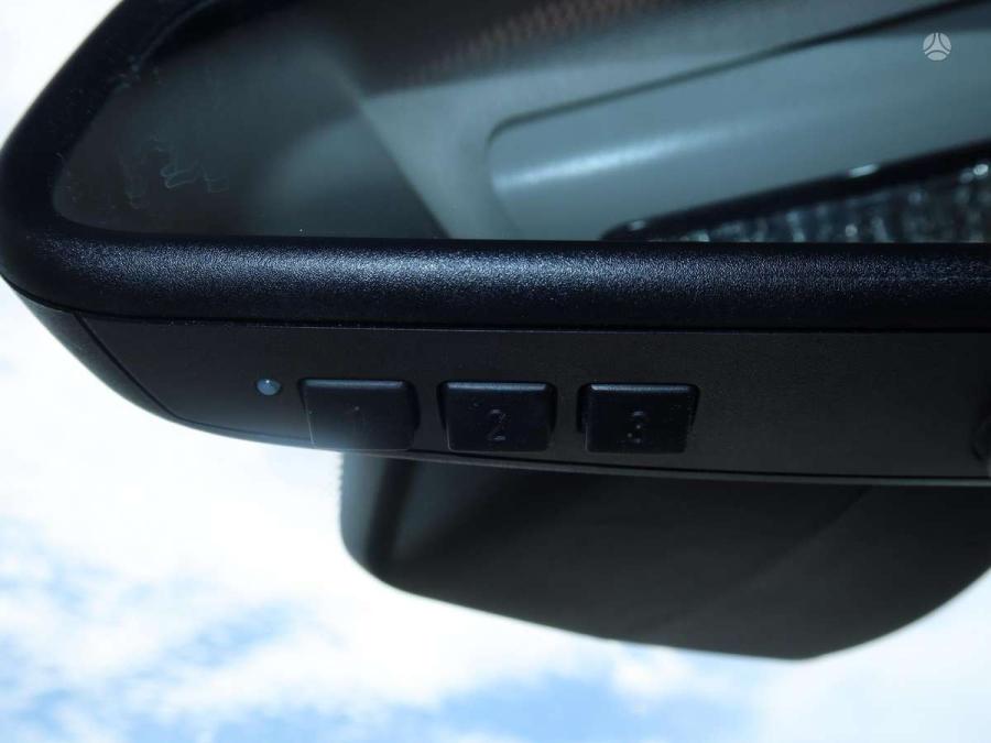 Grey BMW 530 2011 in Vilnius, with an engine capacity of 2.99 L and mileage of 320 thousand km for 10000 €, photo 40 on AUTOMOTO.COM.LV