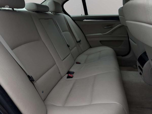 Pelēks BMW 530 2011 Klaipėda, ar dzinēja tilpumu 3.00 L un nobraukumu 271 tūkst. km par 8999 €, foto 9 vietnē AUTOMOTO.COM.LV
