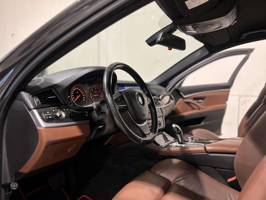 Pelēks BMW 530 2011 Klaipėda, ar dzinēja tilpumu 2.99 L un nobraukumu 319 tūkst. km par 8500 €, foto 3 vietnē AUTOMOTO.COM.LV