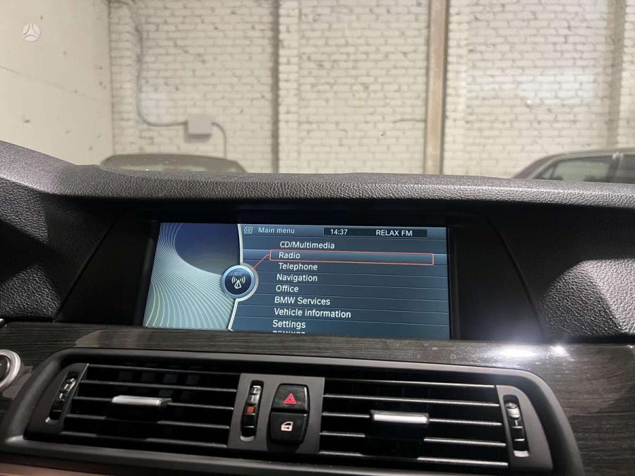Pelēks BMW 530 2011 Klaipėda, ar dzinēja tilpumu 2.99 L un nobraukumu 319 tūkst. km par 8500 €, foto 14 vietnē AUTOMOTO.COM.LV