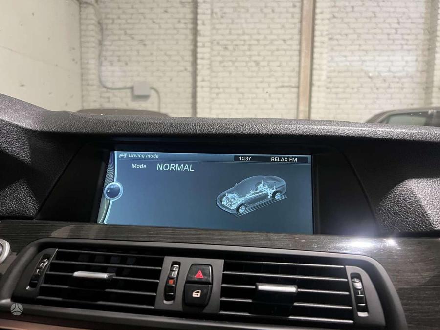 Pelēks BMW 530 2011 Klaipėda, ar dzinēja tilpumu 2.99 L un nobraukumu 319 tūkst. km par 8500 €, foto 23 vietnē AUTOMOTO.COM.LV
