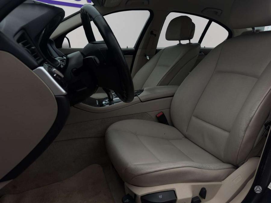 Grey BMW 530 2011 in Klaipeda, with an engine capacity of 3.00 L and mileage of 271 thousand km for 8999 €, photo 15 on AUTOMOTO.COM.LV