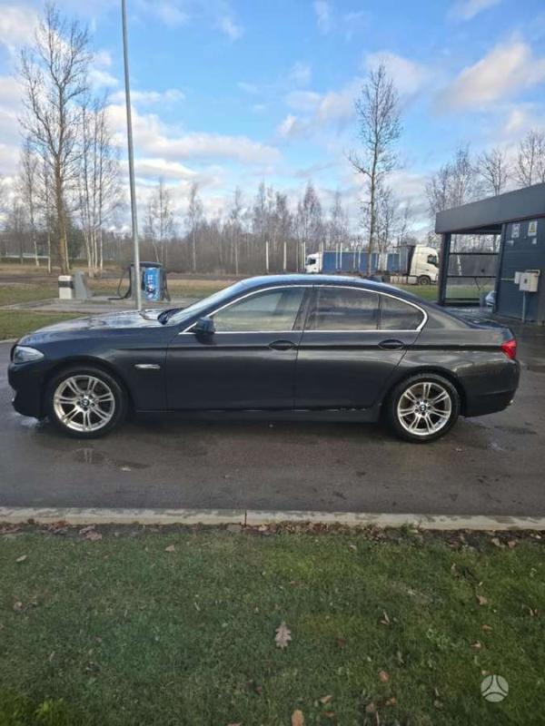 Pelēks BMW 530 2012 Naujoji Akmenė, ar dzinēja tilpumu 2.99 L un nobraukumu 222 tūkst. km par 8400 €, foto 4 vietnē AUTOMOTO.COM.LV