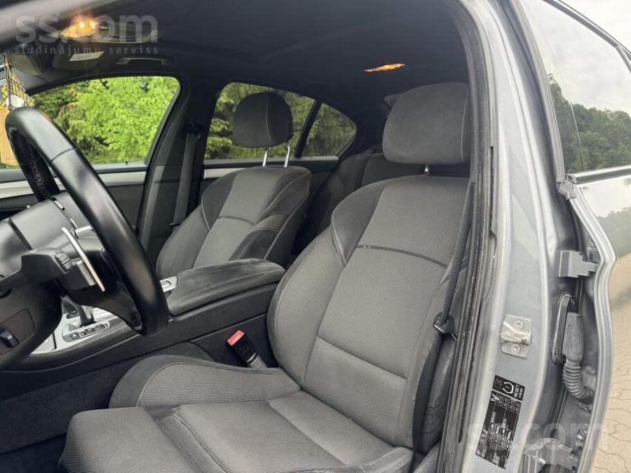 Grey BMW 530 2012 in Valmiera, with an engine capacity of 3.00 L and mileage of 215 thousand km for 13490 €, photo 14 on AUTOMOTO.COM.LV