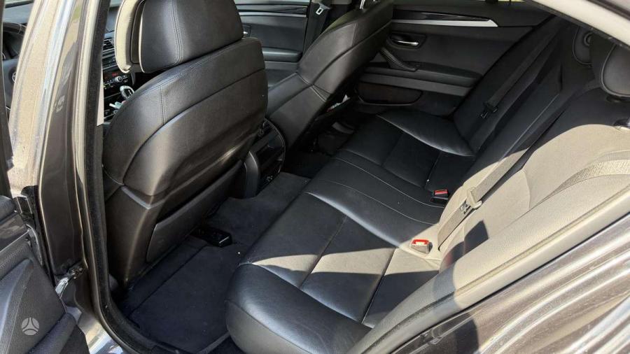 Pelēks BMW 530 2012 Viļņa, ar dzinēja tilpumu 2.99 L un nobraukumu 342 tūkst. km par 8800 €, foto 12 vietnē AUTOMOTO.COM.LV