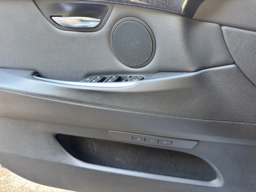 Pelēks BMW 530 2012 Tallina, ar dzinēja tilpumu 0.00 L un nobraukumu 241 tūkst. km par 9990 €, foto 22 vietnē AUTOMOTO.COM.LV