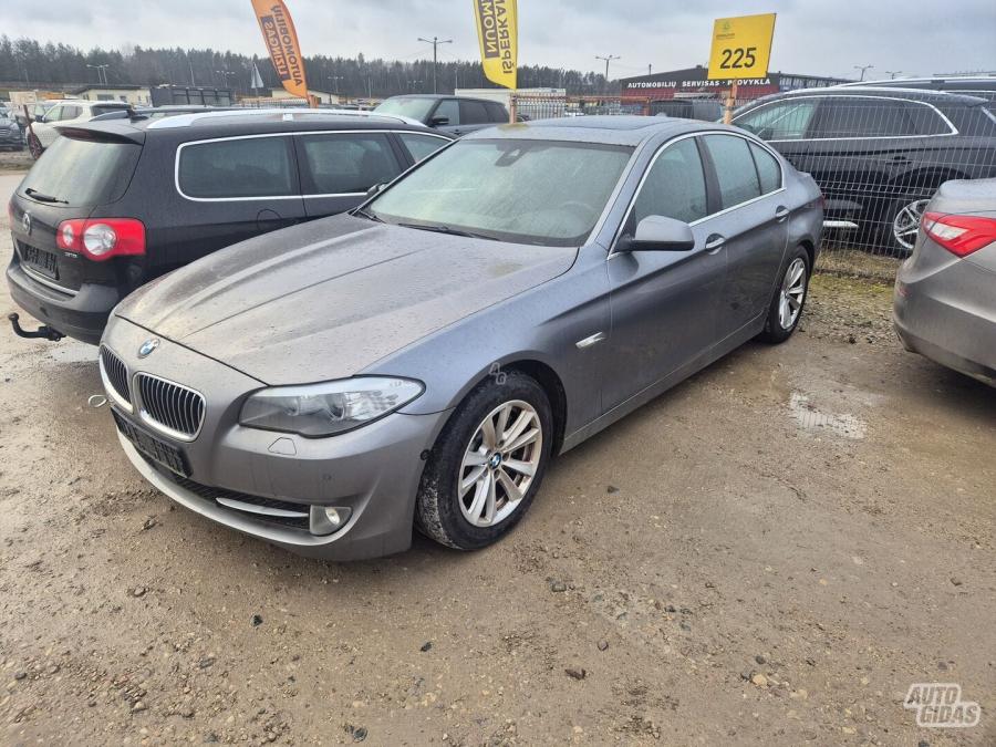 Grey BMW 530 2013 in Vilnius, with an engine capacity of 3.00 L and mileage of 290 thousand km for 4000 €, photo 2 on AUTOMOTO.COM.LV