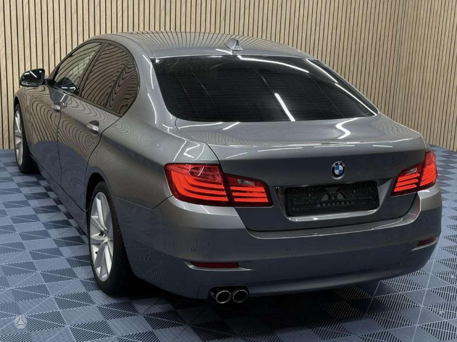 Grey BMW 530 2013 in Marijampole, with an engine capacity of 2.99 L and mileage of 299 thousand km for 12300 €, photo 11 on AUTOMOTO.COM.LV