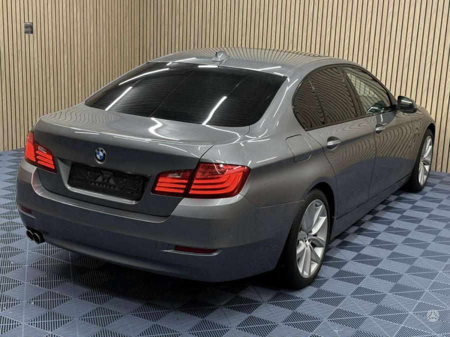 Grey BMW 530 2013 in Marijampole, with an engine capacity of 2.99 L and mileage of 299 thousand km for 12300 €, photo 12 on AUTOMOTO.COM.LV