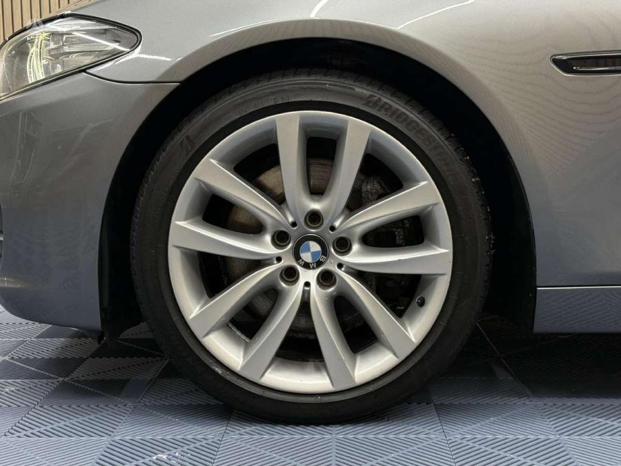 Grey BMW 530 2013 in Marijampole, with an engine capacity of 2.99 L and mileage of 299 thousand km for 12300 €, photo 36 on AUTOMOTO.COM.LV