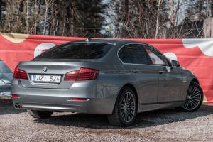 Pelēks BMW 530 2013 Rīga, ar dzinēja tilpumu 3.00 L un nobraukumu 313 tūkst. km par 12000 €, foto 4 vietnē AUTOMOTO.COM.LV