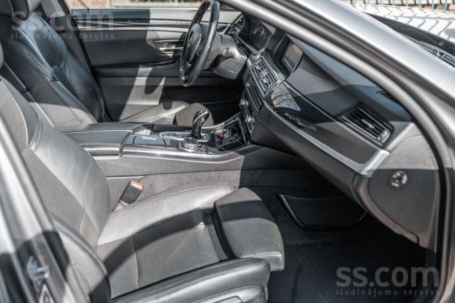 Pelēks BMW 530 2013 Rīga, ar dzinēja tilpumu 3.00 L un nobraukumu 313 tūkst. km par 12000 €, foto 10 vietnē AUTOMOTO.COM.LV