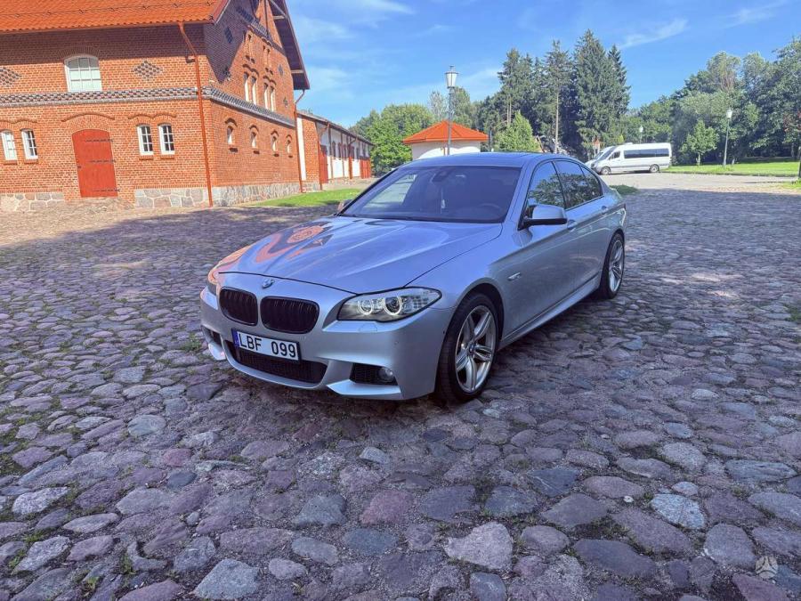 Grey BMW 530 2013 in Silute, with an engine capacity of 2.99 L and mileage of 311 thousand km for 11500 €, photo 1 on AUTOMOTO.COM.LV