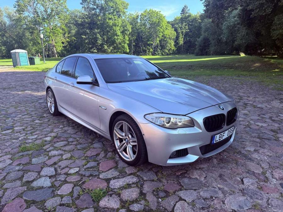 Grey BMW 530 2013 in Silute, with an engine capacity of 2.99 L and mileage of 311 thousand km for 11500 €, photo 4 on AUTOMOTO.COM.LV