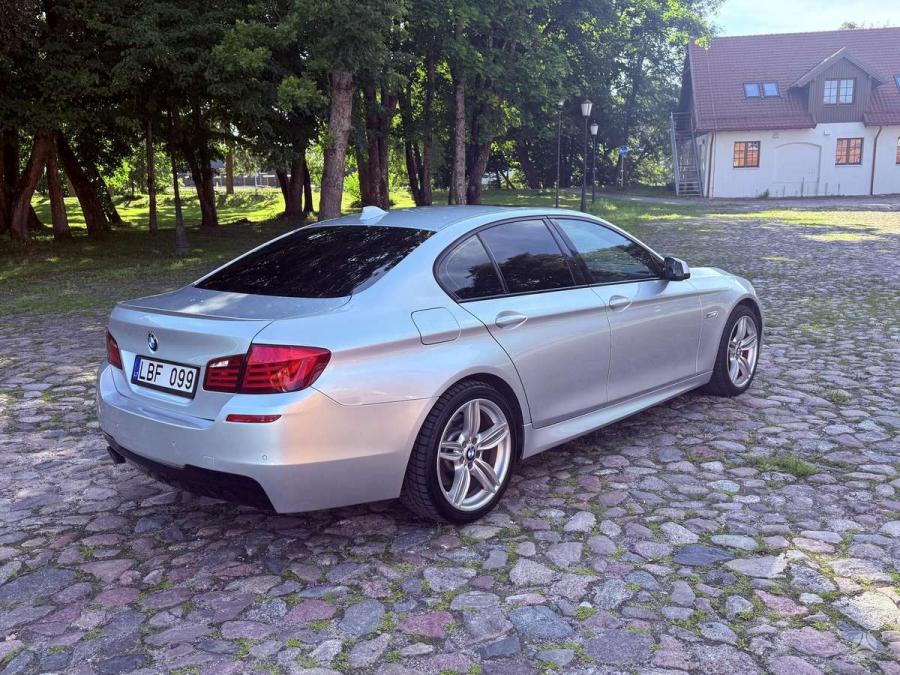 Grey BMW 530 2013 in Silute, with an engine capacity of 2.99 L and mileage of 311 thousand km for 11500 €, photo 6 on AUTOMOTO.COM.LV