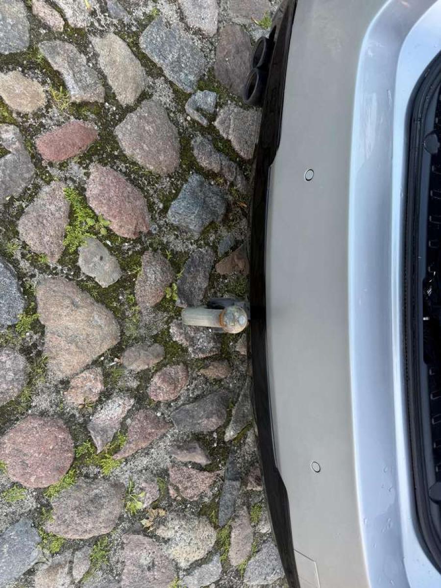 Grey BMW 530 2013 in Silute, with an engine capacity of 2.99 L and mileage of 311 thousand km for 11500 €, photo 10 on AUTOMOTO.COM.LV