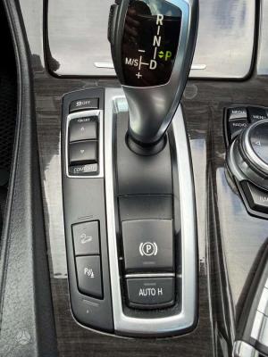 Grey BMW 530 2014 in Vilnius, with an engine capacity of 2.99 L and mileage of 290 thousand km for 9850 €, photo 11 on AUTOMOTO.COM.LV