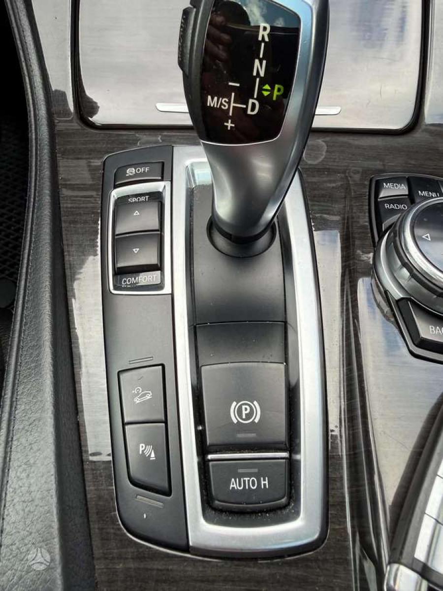 Grey BMW 530 2014 in Vilnius, with an engine capacity of 2.99 L and mileage of 290 thousand km for 9850 €, photo 11 on AUTOMOTO.COM.LV