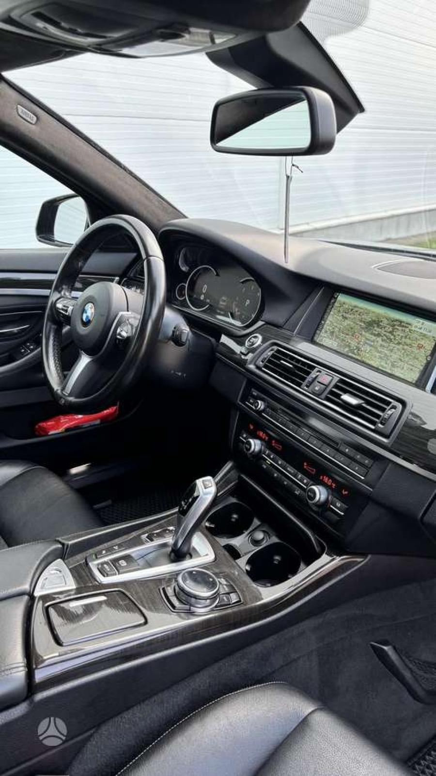 Pelēks BMW 530 2014 Viļņa, ar dzinēja tilpumu 2.99 L un nobraukumu 290 tūkst. km par 14000 €, foto 23 vietnē AUTOMOTO.COM.LV