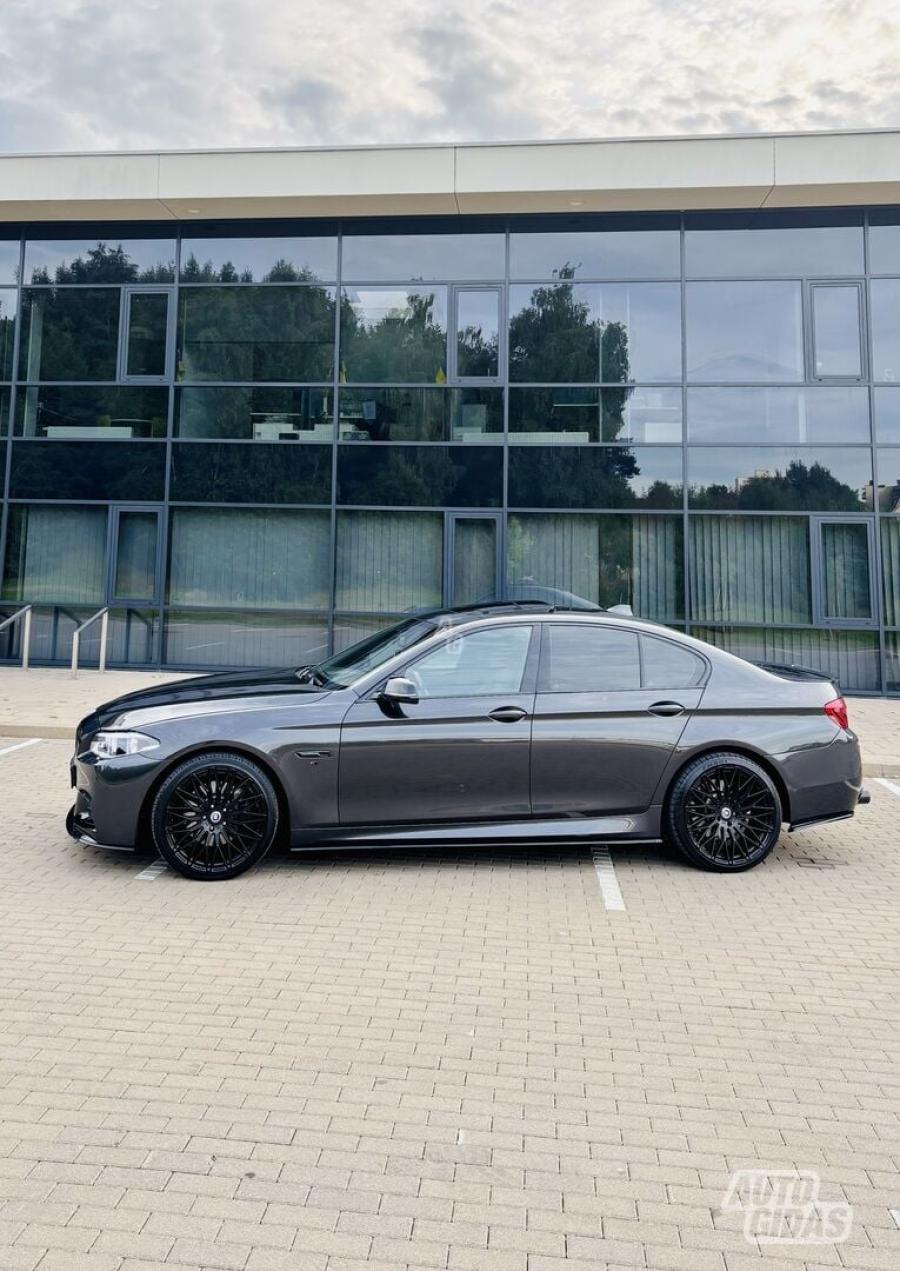 Grey BMW 530 2014 in Vilnius, with an engine capacity of 3.00 L and mileage of 290 thousand km for 13800 €, photo 9 on AUTOMOTO.COM.LV