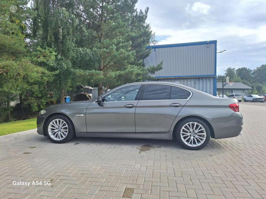 Grey BMW 530 2014 in Kaunas, with an engine capacity of 2.99 L and mileage of 209 thousand km for 10850 €, photo 8 on AUTOMOTO.COM.LV