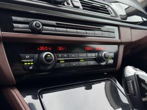 Серый БМВ 530 2015 в Таллин, объемом двигателя 3.00 л и пробегом 254 тыс. км за 12299 €, фото 16 на AUTOMOTO.COM.LV