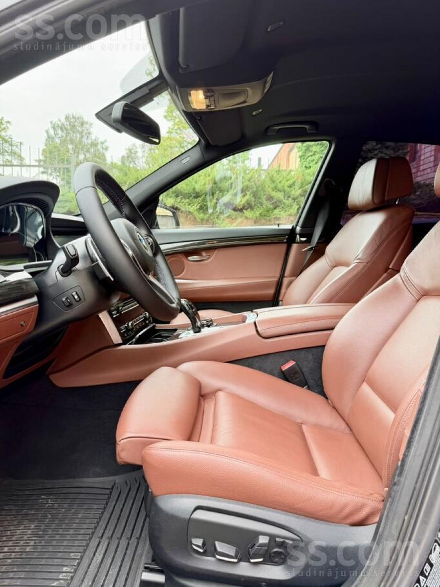 Grey BMW 530 2015 in Riga, with an engine capacity of 3.00 L and mileage of 331 thousand km for 16650 €, photo 8 on AUTOMOTO.COM.LV