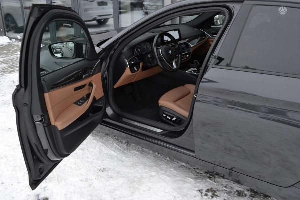 Grey BMW 530 2017 in Vilnius, with an engine capacity of 2.99 L and mileage of 230 thousand km for 22500 €, photo 9 on AUTOMOTO.COM.LV
