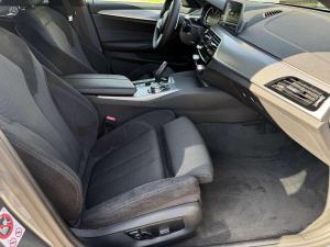 Grey BMW 530 2017 in Vilnius, with an engine capacity of 3.00 L and mileage of 295 thousand km for 19200 €, photo 8 on AUTOMOTO.COM.LV