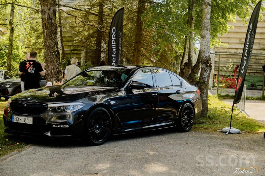 Grey BMW 530 2017 in Riga, with an engine capacity of 3.00 L and mileage of 0 thousand km for 25000 €, photo 1 on AUTOMOTO.COM.LV