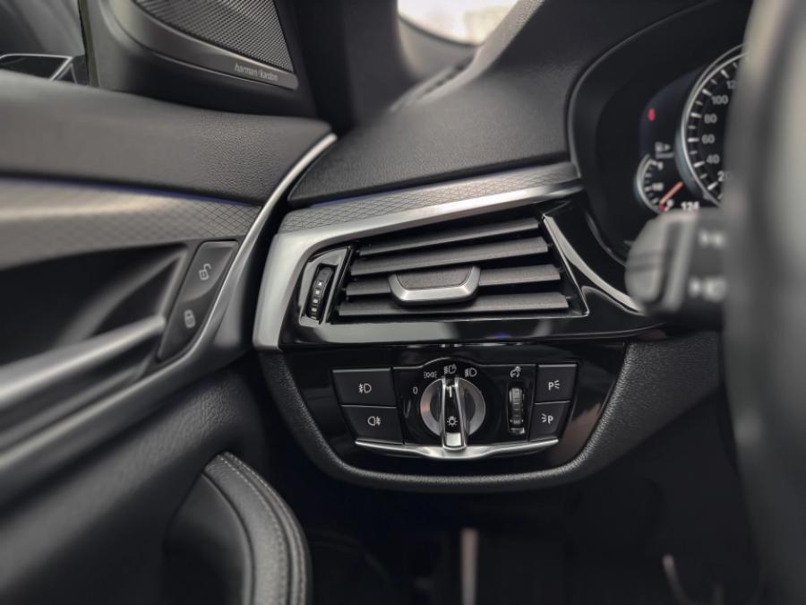 Pelēks BMW 530 2017 Rīga, ar dzinēja tilpumu 3.00 L un nobraukumu 250 tūkst. km par 24400 €, foto 30 vietnē AUTOMOTO.COM.LV