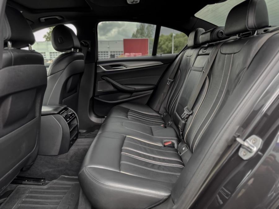 Pelēks BMW 530 2017 Rīga, ar dzinēja tilpumu 3.00 L un nobraukumu 250 tūkst. km par 24400 €, foto 46 vietnē AUTOMOTO.COM.LV